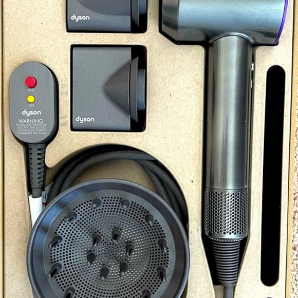 Dyson | Hair | Buyer Beware There Are Tons Of Counterfeit Units On ...